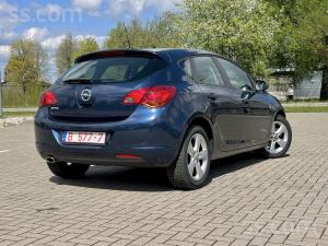 Blue Opel Astra 2012 in Cesis, with an engine capacity of 1.40 L and mileage of 275 thousand km for 4200 €, photo 3 on AUTOMOTO.COM.LV