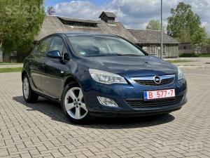 Blue Opel Astra 2012 in Cesis, with an engine capacity of 1.40 L and mileage of 275 thousand km for 4200 €, photo 4 on AUTOMOTO.COM.LV