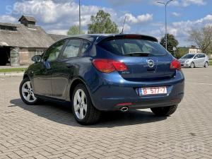 Blue Opel Astra 2012 in Cesis, with an engine capacity of 1.40 L and mileage of 275 thousand km for 4200 €, photo 5 on AUTOMOTO.COM.LV