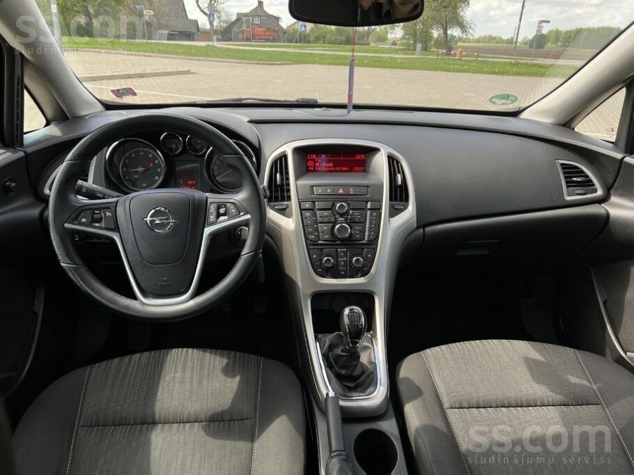 Blue Opel Astra 2012 in Cesis, with an engine capacity of 1.40 L and mileage of 275 thousand km for 4200 €, photo 11 on AUTOMOTO.COM.LV