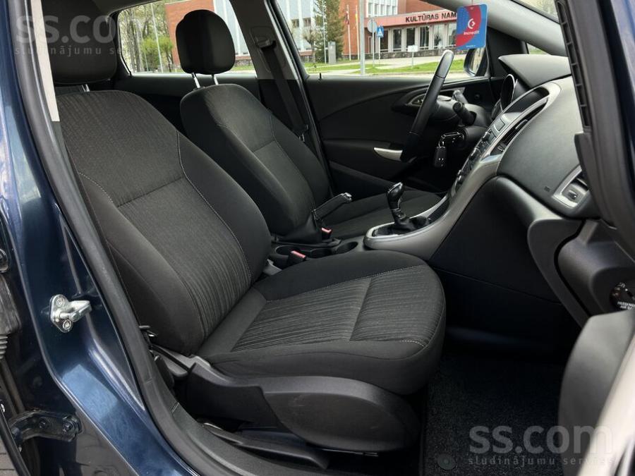 Blue Opel Astra 2012 in Cesis, with an engine capacity of 1.40 L and mileage of 275 thousand km for 4200 €, photo 12 on AUTOMOTO.COM.LV