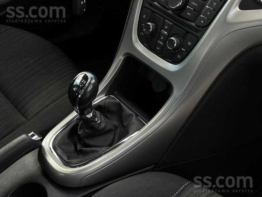 Blue Opel Astra 2012 in Cesis, with an engine capacity of 1.40 L and mileage of 275 thousand km for 4200 €, photo 13 on AUTOMOTO.COM.LV