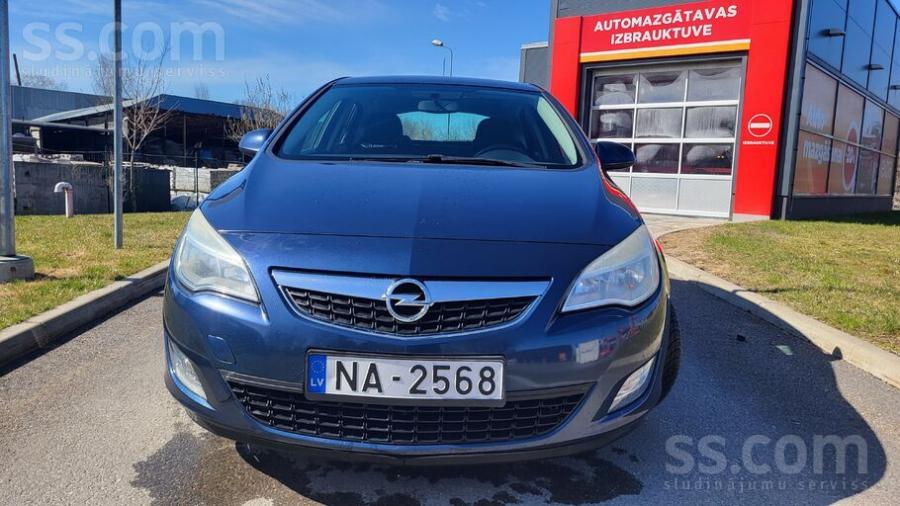 Blue Opel Astra 2012 in Riga, with an engine capacity of 1.30 L and mileage of 235 thousand km for 2800 €, photo 1 on AUTOMOTO.COM.LV