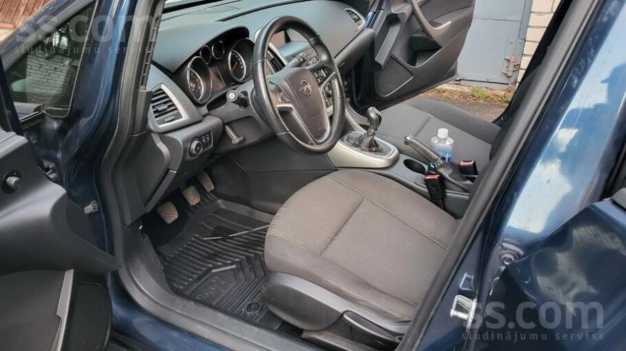 Blue Opel Astra 2012 in Riga, with an engine capacity of 1.30 L and mileage of 235 thousand km for 2800 €, photo 15 on AUTOMOTO.COM.LV