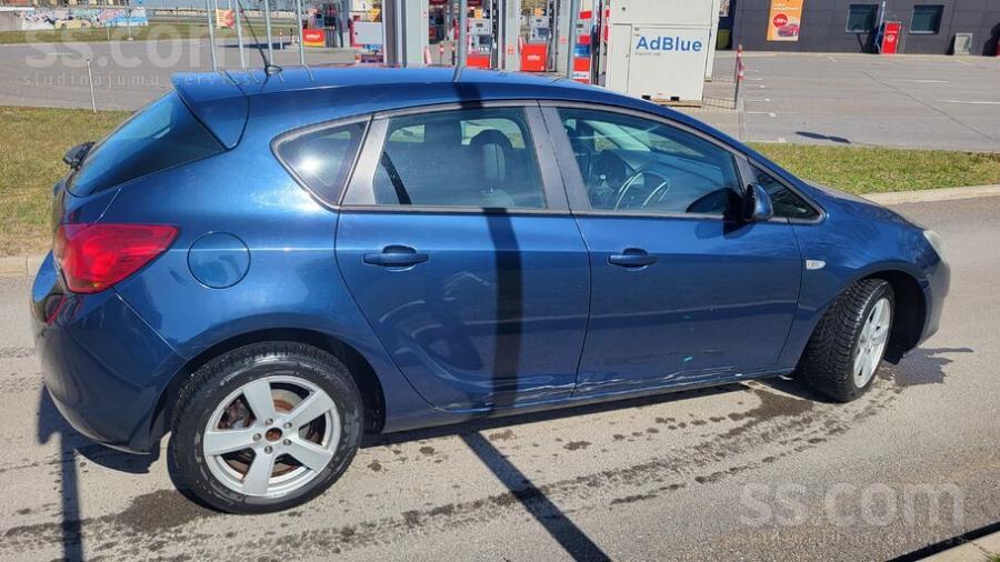 Blue Opel Astra 2012 in Riga, with an engine capacity of 1.30 L and mileage of 235 thousand km for 2800 €, photo 21 on AUTOMOTO.COM.LV