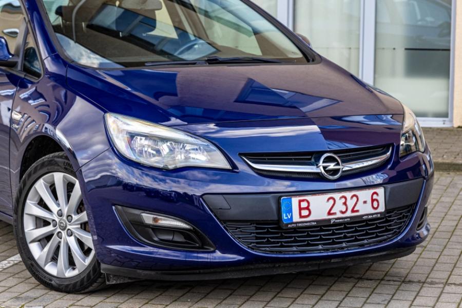 Blue Opel Astra 2013 in Jelgava, with an engine capacity of 1.40 L and mileage of 196 thousand km for 4990 €, photo 2 on AUTOMOTO.COM.LV