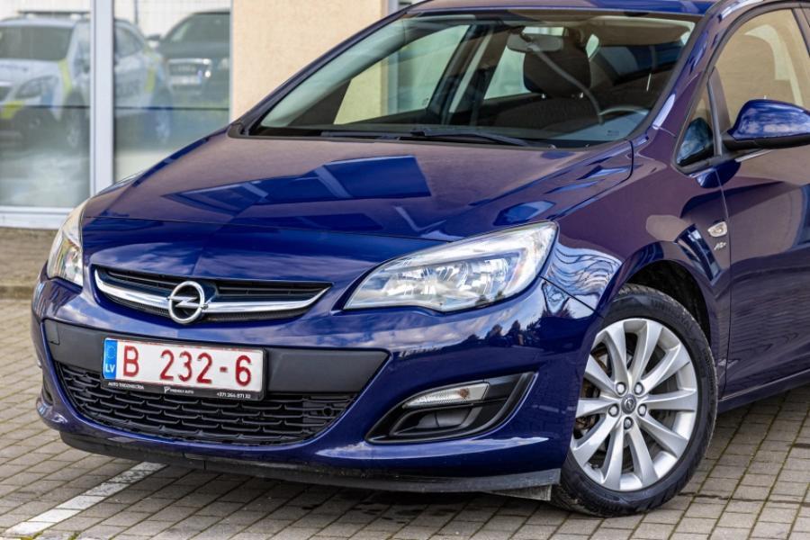 Blue Opel Astra 2013 in Jelgava, with an engine capacity of 1.40 L and mileage of 196 thousand km for 4990 €, photo 8 on AUTOMOTO.COM.LV