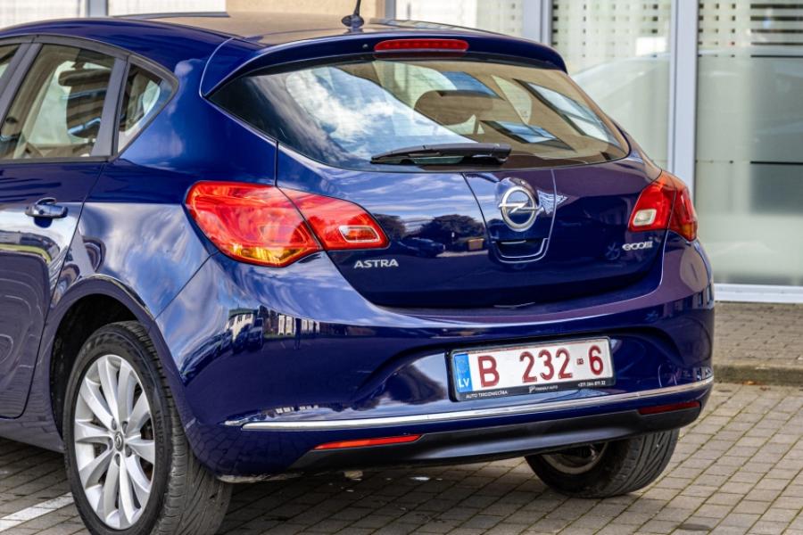 Blue Opel Astra 2013 in Jelgava, with an engine capacity of 1.40 L and mileage of 196 thousand km for 4990 €, photo 10 on AUTOMOTO.COM.LV