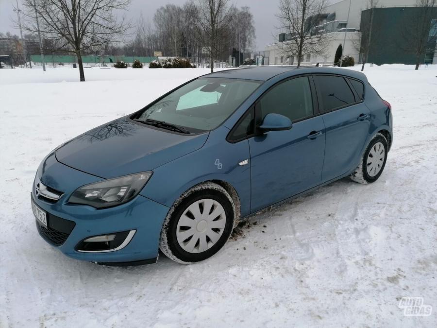 Blue Opel Astra 2013 in Utena, with an engine capacity of 1.70 L and mileage of 310 thousand km for 2500 €, photo 1 on AUTOMOTO.COM.LV