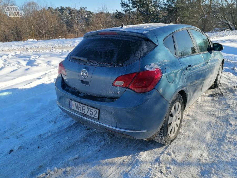 Blue Opel Astra 2013 in Utena, with an engine capacity of 1.70 L and mileage of 310 thousand km for 2500 €, photo 7 on AUTOMOTO.COM.LV