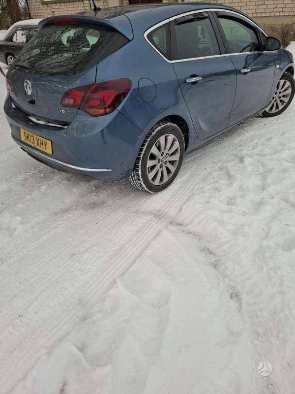Blue Opel Astra 2013 in Vilkaviskis, with an engine capacity of 1.96 L and mileage of 1960 thousand km for 2300 €, photo 9 on AUTOMOTO.COM.LV
