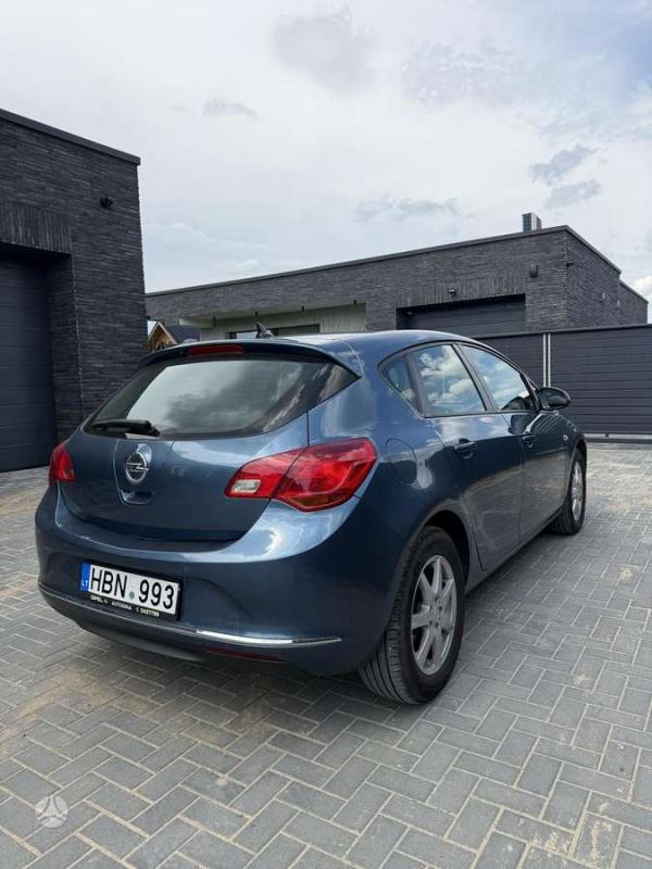 Blue Opel Astra 2014 in Vilnius, with an engine capacity of 1.60 L and mileage of 177 thousand km for 3100 €, photo 4 on AUTOMOTO.COM.LV