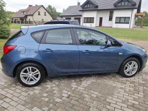 Blue Opel Astra 2014 in Siauliai, with an engine capacity of 1.60 L and mileage of 258 thousand km for 4650 €, photo 8 on AUTOMOTO.COM.LV