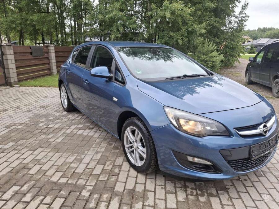 Blue Opel Astra 2014 in Siauliai, with an engine capacity of 1.60 L and mileage of 258 thousand km for 4650 €, photo 9 on AUTOMOTO.COM.LV
