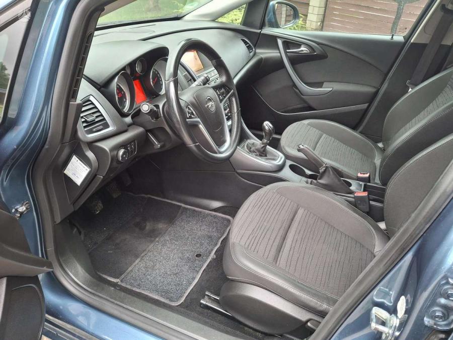Blue Opel Astra 2014 in Siauliai, with an engine capacity of 1.60 L and mileage of 258 thousand km for 4650 €, photo 10 on AUTOMOTO.COM.LV
