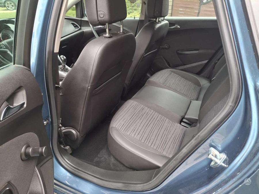 Blue Opel Astra 2014 in Siauliai, with an engine capacity of 1.60 L and mileage of 258 thousand km for 4650 €, photo 12 on AUTOMOTO.COM.LV