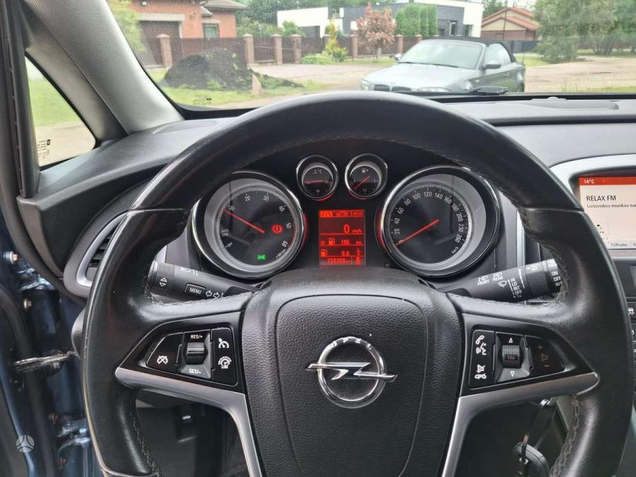 Blue Opel Astra 2014 in Siauliai, with an engine capacity of 1.60 L and mileage of 258 thousand km for 4650 €, photo 15 on AUTOMOTO.COM.LV