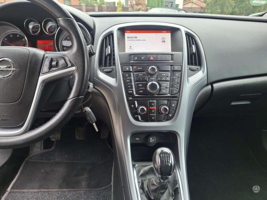 Blue Opel Astra 2014 in Siauliai, with an engine capacity of 1.60 L and mileage of 258 thousand km for 4650 €, photo 16 on AUTOMOTO.COM.LV