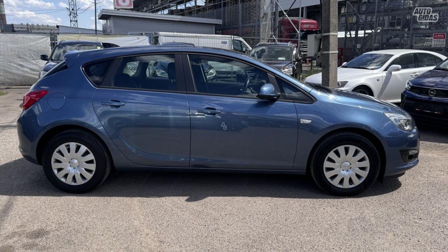Blue Opel Astra 2015 in Kaunas, with an engine capacity of 1.60 L and mileage of 159 thousand km for 4850 €, photo 5 on AUTOMOTO.COM.LV
