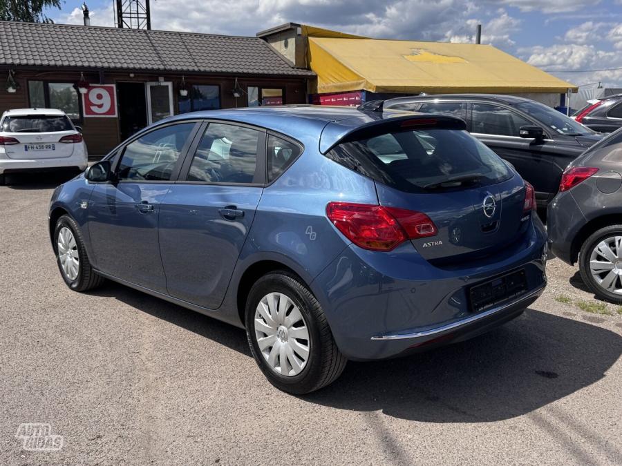 Blue Opel Astra 2015 in Kaunas, with an engine capacity of 1.60 L and mileage of 159 thousand km for 4850 €, photo 8 on AUTOMOTO.COM.LV