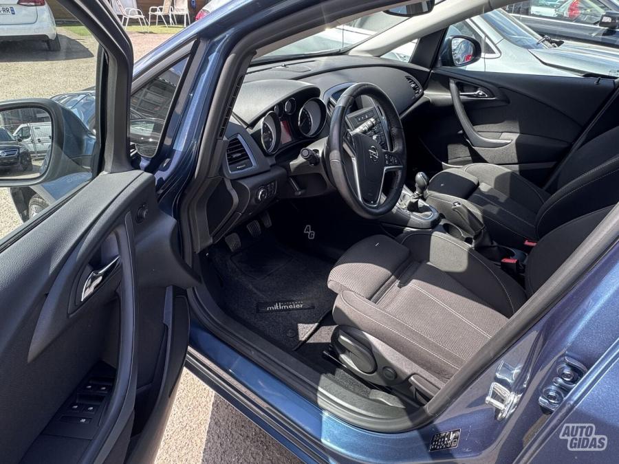 Blue Opel Astra 2015 in Kaunas, with an engine capacity of 1.60 L and mileage of 159 thousand km for 4850 €, photo 9 on AUTOMOTO.COM.LV