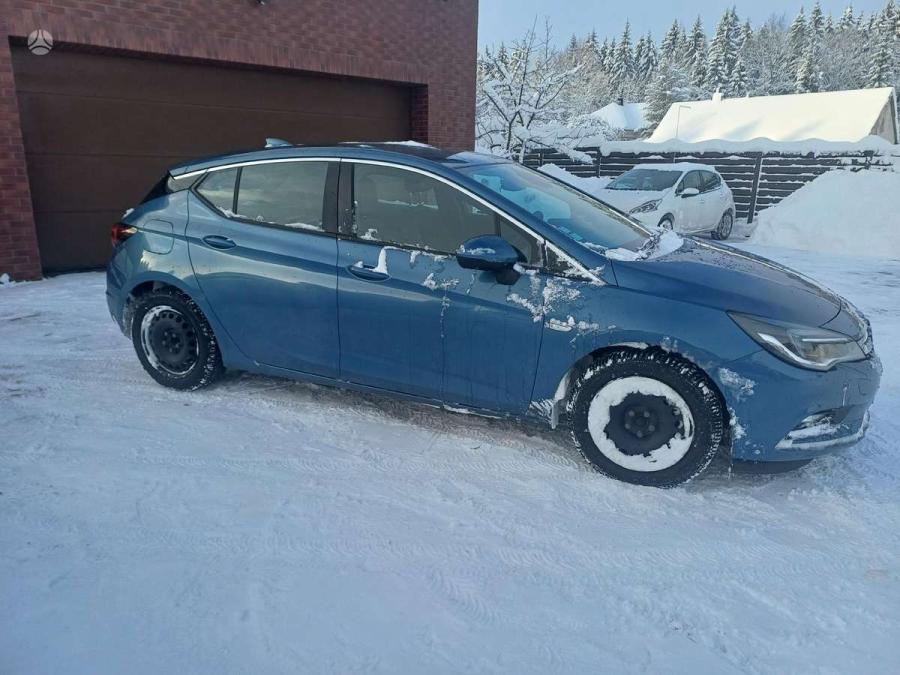 Blue Opel Astra 2016 in Taurage, with an engine capacity of 1.60 L and mileage of 175 thousand km for 4600 €, photo 4 on AUTOMOTO.COM.LV