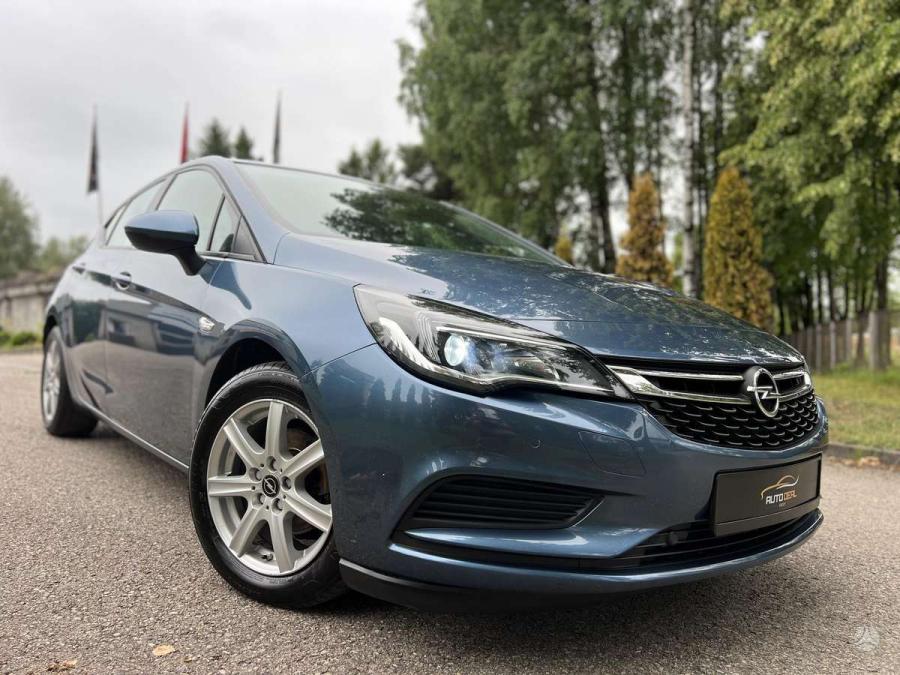 Blue Opel Astra 2016 in Kazlu Ruda, with an engine capacity of 1.60 L and mileage of 237 thousand km for 5500 €, photo 1 on AUTOMOTO.COM.LV