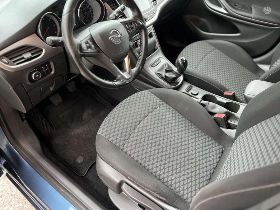 Blue Opel Astra 2016 in Kazlu Ruda, with an engine capacity of 1.60 L and mileage of 237 thousand km for 5500 €, photo 19 on AUTOMOTO.COM.LV