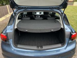 Blue Opel Astra 2016 in Kaunas, with an engine capacity of 1.00 L and mileage of 130 thousand km for 5700 €, photo 10 on AUTOMOTO.COM.LV