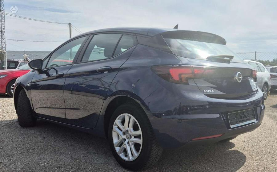Blue Opel Astra 2017 in Kaunas, with an engine capacity of 1.60 L and mileage of 108 thousand km for 5550 €, photo 4 on AUTOMOTO.COM.LV