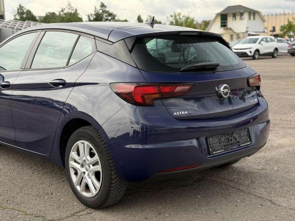 Blue Opel Astra 2017 in Mazeikiai, with an engine capacity of 1.60 L and mileage of 255 thousand km for 4500 €, photo 10 on AUTOMOTO.COM.LV