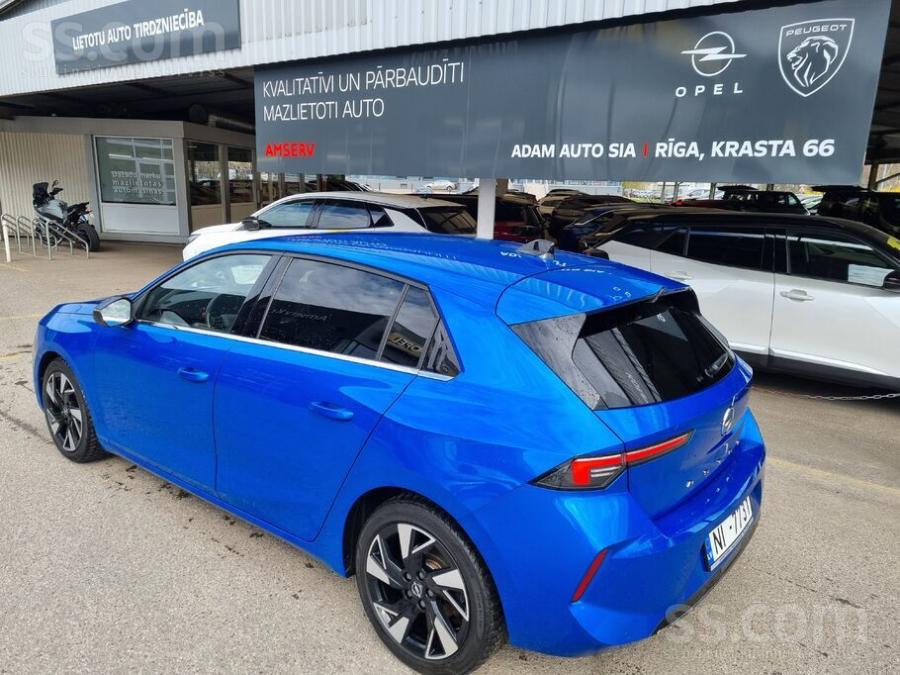 Blue Opel Astra 2022 in Riga, with an engine capacity of 1.20 L and mileage of 99 thousand km for 15500 €, photo 5 on AUTOMOTO.COM.LV