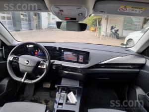 Blue Opel Astra 2022 in Riga, with an engine capacity of 1.20 L and mileage of 99 thousand km for 15500 €, photo 8 on AUTOMOTO.COM.LV