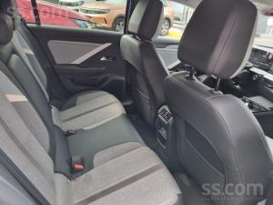 Blue Opel Astra 2022 in Riga, with an engine capacity of 1.20 L and mileage of 99 thousand km for 15500 €, photo 9 on AUTOMOTO.COM.LV