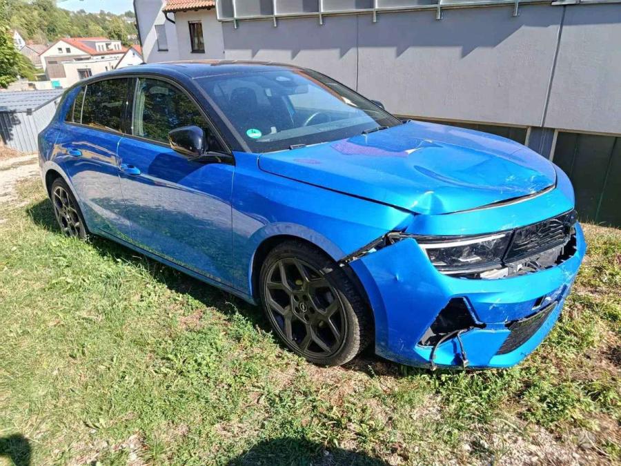 Blue Opel Astra 2024 in Vilnius, with an engine capacity of 1.20 L and mileage of 30 thousand km for 13000 €, photo 3 on AUTOMOTO.COM.LV