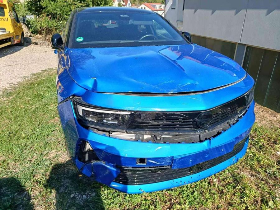 Blue Opel Astra 2024 in Vilnius, with an engine capacity of 1.20 L and mileage of 30 thousand km for 13000 €, photo 5 on AUTOMOTO.COM.LV