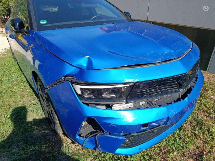 Blue Opel Astra 2024 in Vilnius, with an engine capacity of 1.20 L and mileage of 30 thousand km for 13000 €, photo 6 on AUTOMOTO.COM.LV