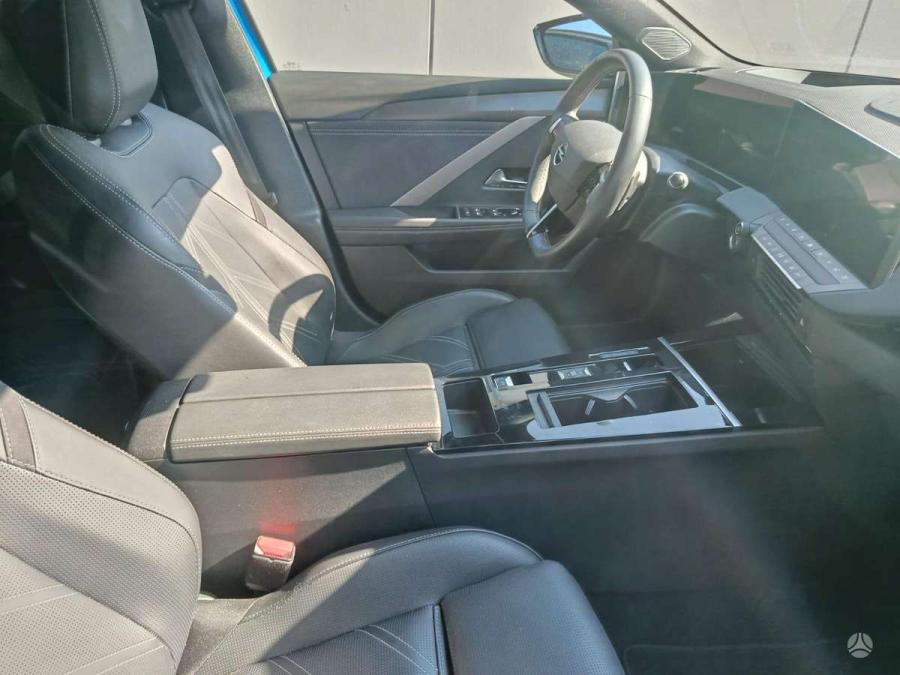 Blue Opel Astra 2024 in Vilnius, with an engine capacity of 1.20 L and mileage of 30 thousand km for 13000 €, photo 18 on AUTOMOTO.COM.LV