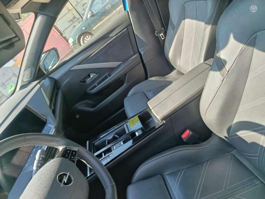 Blue Opel Astra 2024 in Vilnius, with an engine capacity of 1.20 L and mileage of 30 thousand km for 13000 €, photo 21 on AUTOMOTO.COM.LV