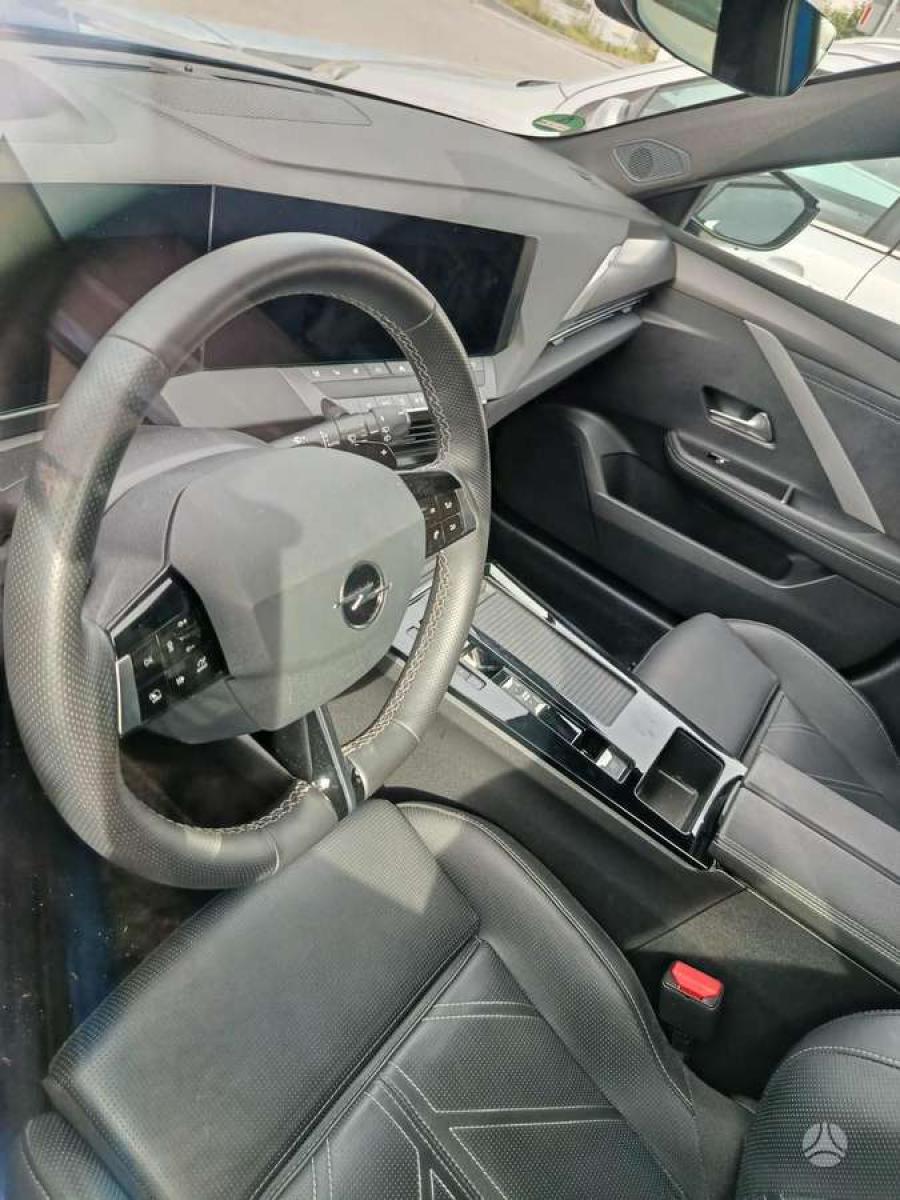 Blue Opel Astra 2024 in Vilnius, with an engine capacity of 1.20 L and mileage of 30 thousand km for 13000 €, photo 25 on AUTOMOTO.COM.LV