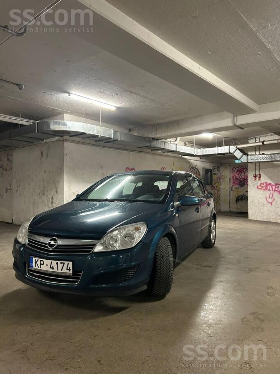 Blue Opel Astra 2007 in Liepaja, with an engine capacity of 1.70 L and mileage of 264 thousand km for 1200 €, photo 1 on AUTOMOTO.COM.LV
