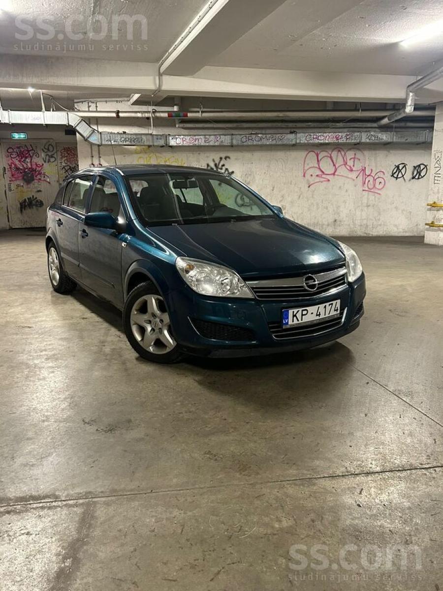 Blue Opel Astra 2007 in Liepaja, with an engine capacity of 1.70 L and mileage of 264 thousand km for 1200 €, photo 3 on AUTOMOTO.COM.LV
