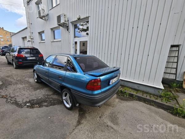 Zils Opel Astra 1993 Rīga, ar dzinēja tilpumu 1.60 L un nobraukumu 194 tūkst. km par 1200 €, foto 1 vietnē AUTOMOTO.COM.LV