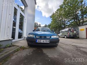 Blue Opel Astra 1993 in Riga, with an engine capacity of 1.60 L and mileage of 194 thousand km for 1200 €, photo 3 on AUTOMOTO.COM.LV