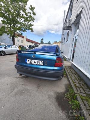 Blue Opel Astra 1993 in Riga, with an engine capacity of 1.60 L and mileage of 194 thousand km for 1200 €, photo 6 on AUTOMOTO.COM.LV