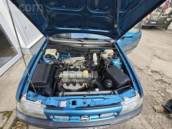 Zils Opel Astra 1993 Rīga, ar dzinēja tilpumu 1.60 L un nobraukumu 194 tūkst. km par 1200 €, foto 6 vietnē AUTOMOTO.COM.LV