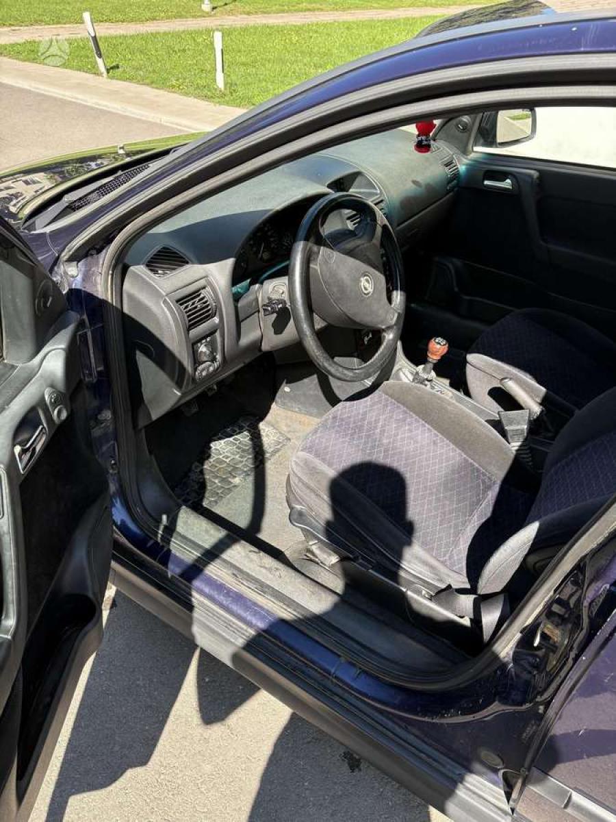 Blue Opel Astra 1999 in Marijampole, with an engine capacity of 2.00 L and mileage of 251 thousand km for 400 €, photo 10 on AUTOMOTO.COM.LV