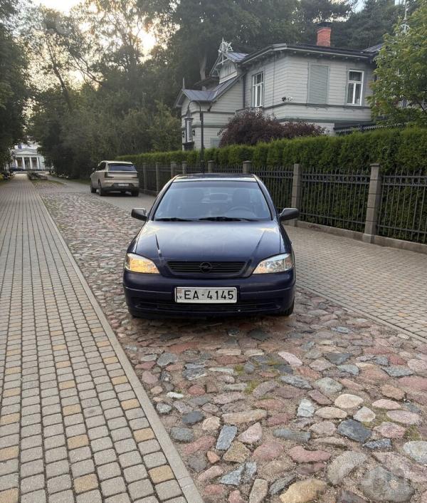 Blue Opel Astra 2000 in Liepaja, with an engine capacity of 1.60 L and mileage of 350 thousand km for 600 €, photo 2 on AUTOMOTO.COM.LV