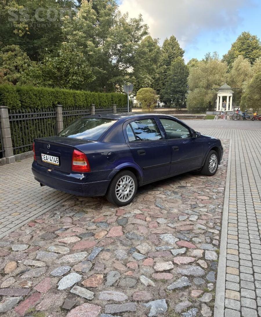 Blue Opel Astra 2000 in Liepaja, with an engine capacity of 1.60 L and mileage of 350 thousand km for 600 €, photo 5 on AUTOMOTO.COM.LV