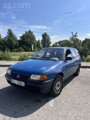 Синий Опель Астра 1993 в Рига, объемом двигателя 1.70 л и пробегом 254 тыс. км за 250 €, фото 1 на AUTOMOTO.COM.LV